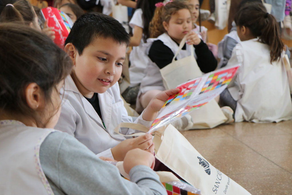 El intendente entregó kits escolares